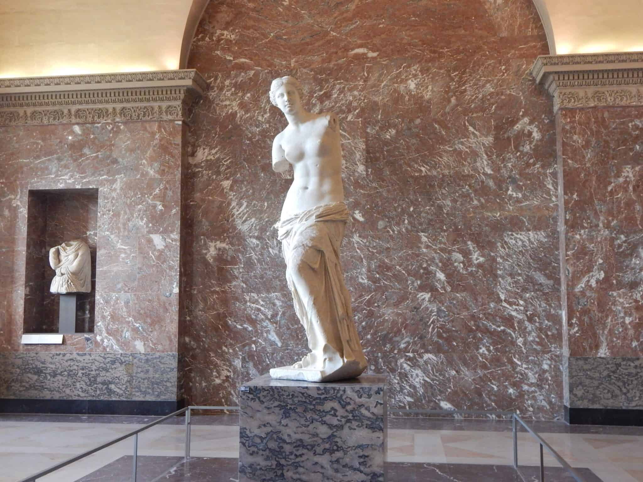 Best Louvre Guided Tours to Take in 2026 – World by Isa