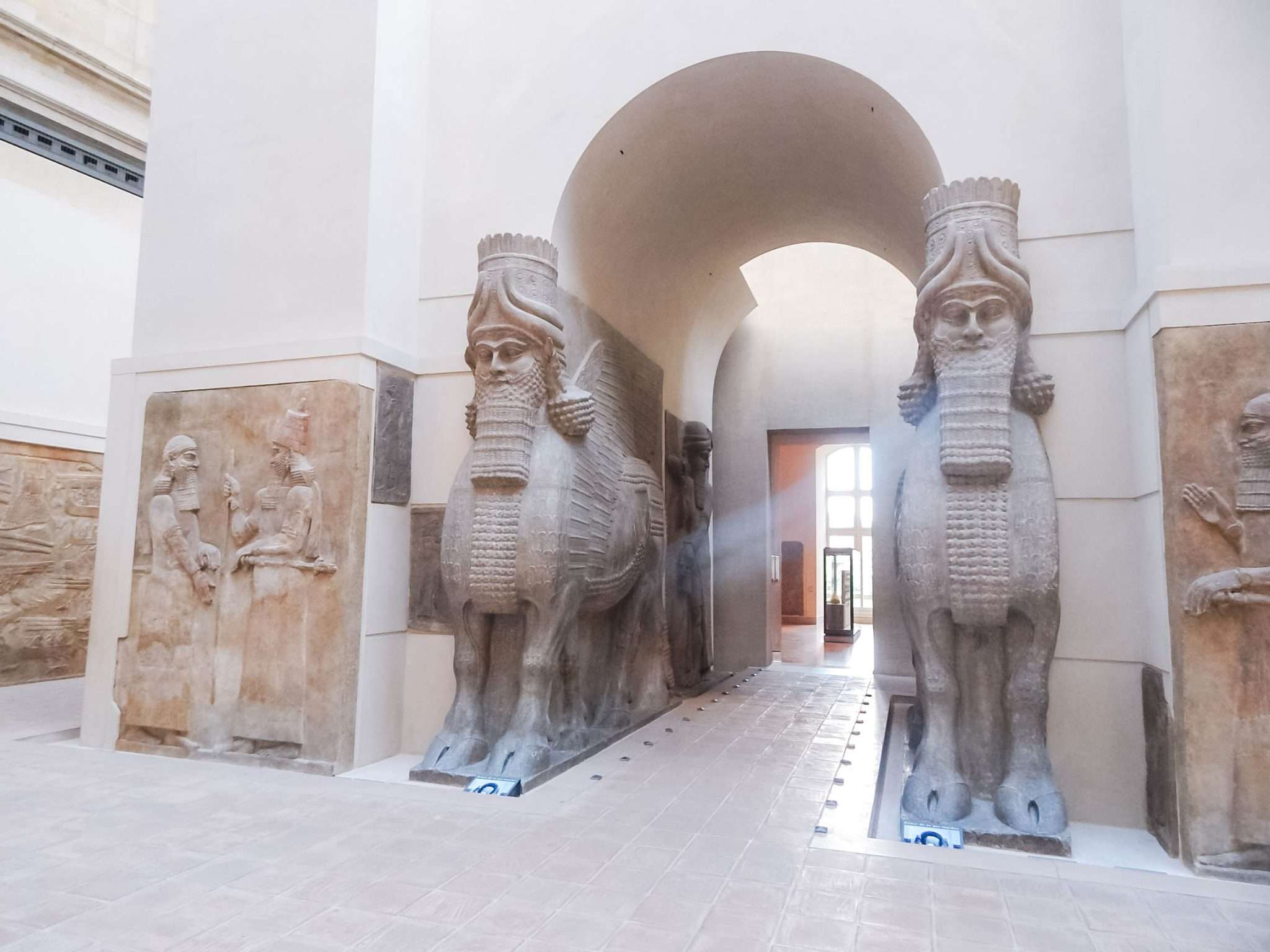 14 Most Famous Sculptures in the Louvre Museum – World by Isa